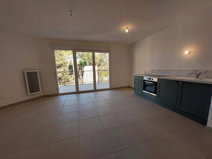 Extension Années, A, Brignoles : Appartement 3 pièces à louer