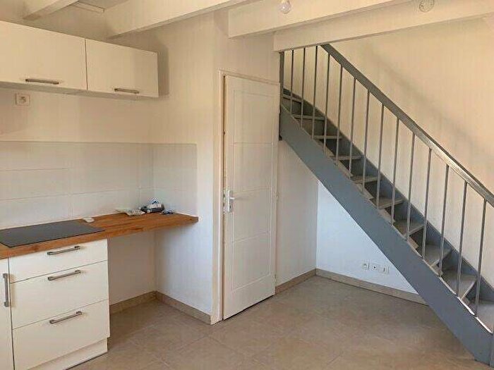 Appartement à louer - Beaucaire, Nîmes - 1 pièce