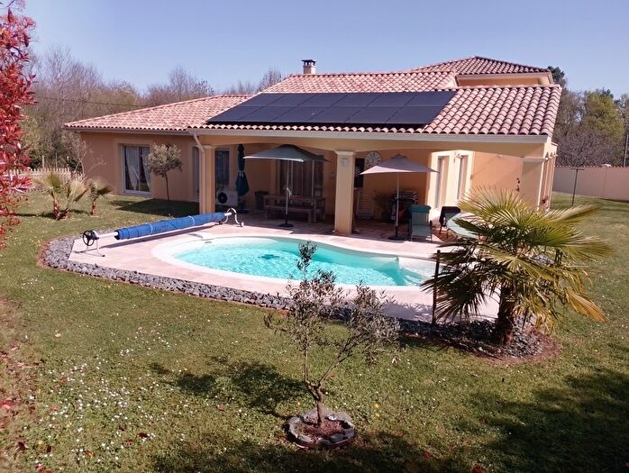 Maison à vendre - Neuvic - 9 pièces - 6 chambres