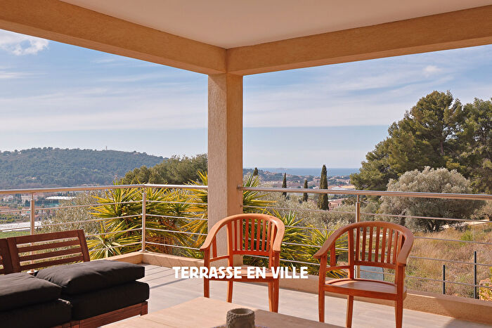 Maison à vendre - Ollioules, Trémaillon - 7 pièces - 5 chambres