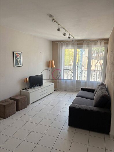 Centre Ville, Aix-en-Provence : Appartement 2 pièces à louer