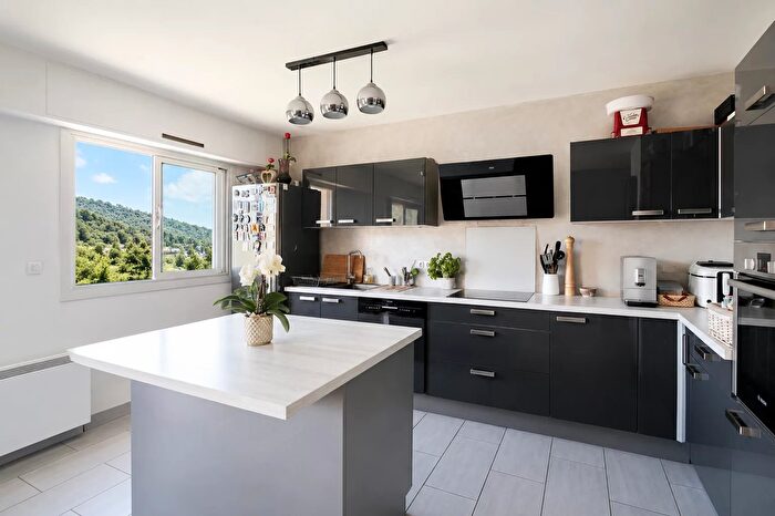 Saint-Martin-du-Var : Appartement 4 pièces à vendre