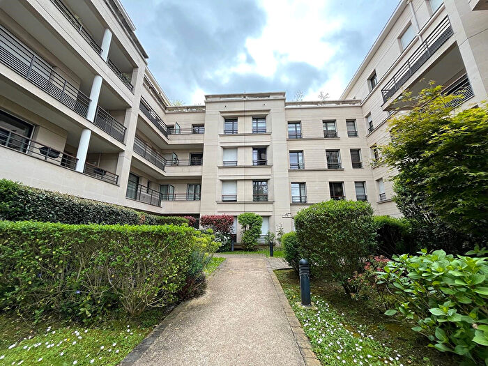 Appartement 5 pièces à Saint-Cloud, Pasteur, Magenta, à louer