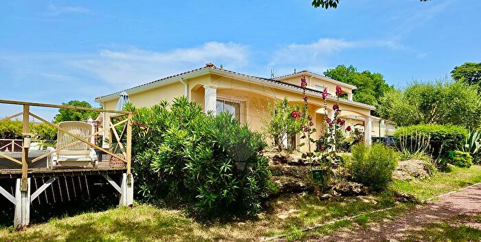 Maison 9 pièces à Gémozac, à vendre