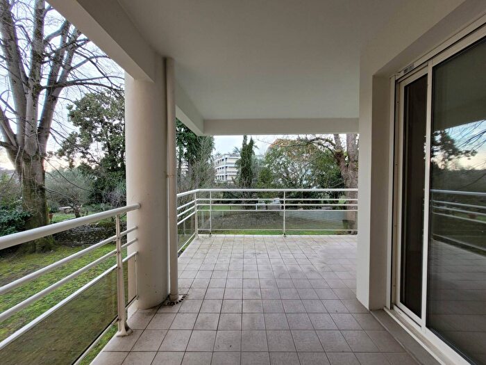 Appartement à louer - Le Hameau, Pau - 3 pièces - 2 chambres