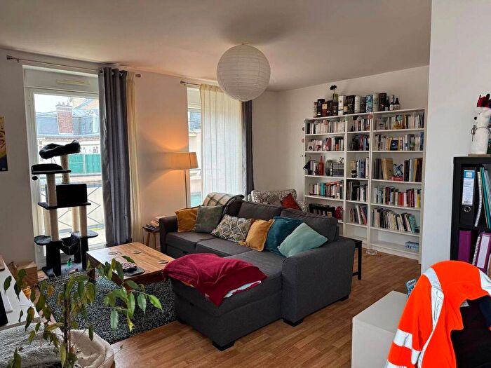 Appartement à louer - Haute Ville-Basse Ville, Chartres - 2 pièces - 1 chambre