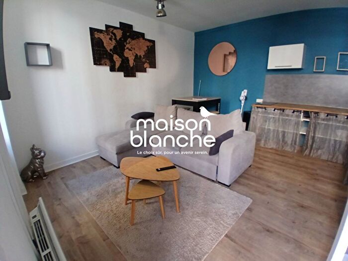 Appartement à louer - Le Jardin Public, Parthenay - 2 pièces - 1 chambre