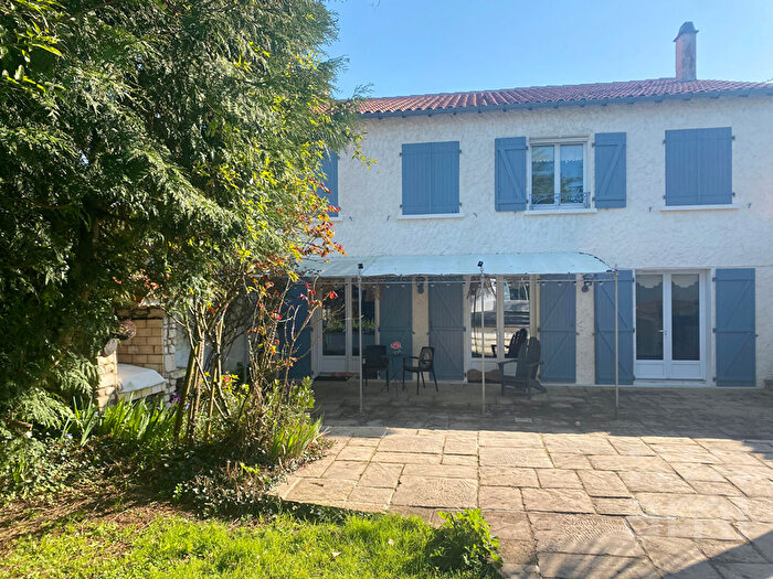 Maison à vendre - Niort, Sainte-Pezenne - 7 pièces - 5 chambres