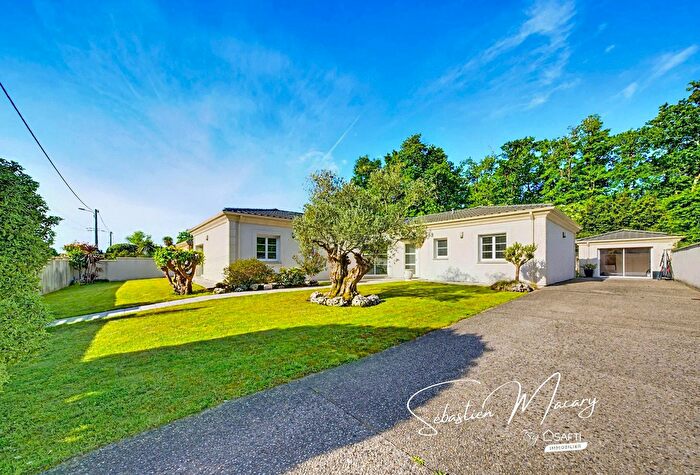 Maison à vendre - Parempuyre - 6 pièces - 5 chambres