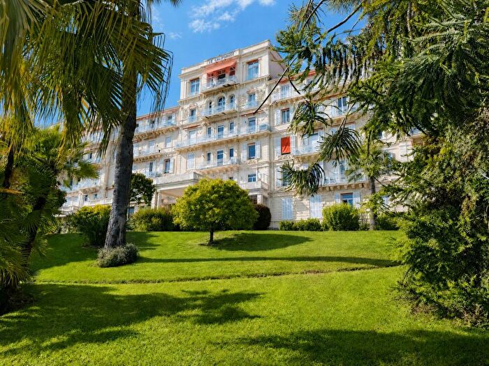 Cannes, Californie Pezou : Appartement 2 pièces à vendre