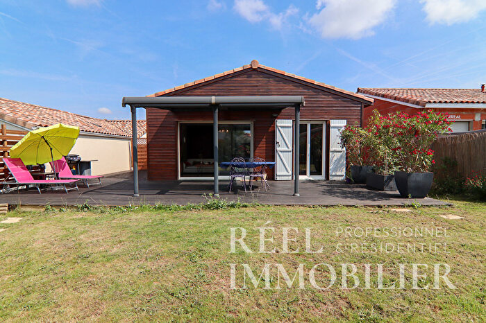 Maison à vendre - LIsle-Jourdain - 4 pièces - 3 chambres