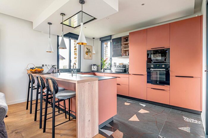 Maison à vendre - Condé-Sainte-Libiaire - 6 pièces - 5 chambres