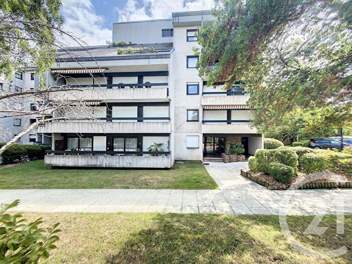 Appartement 4 pièces à Le Coudray-Montceaux, à louer