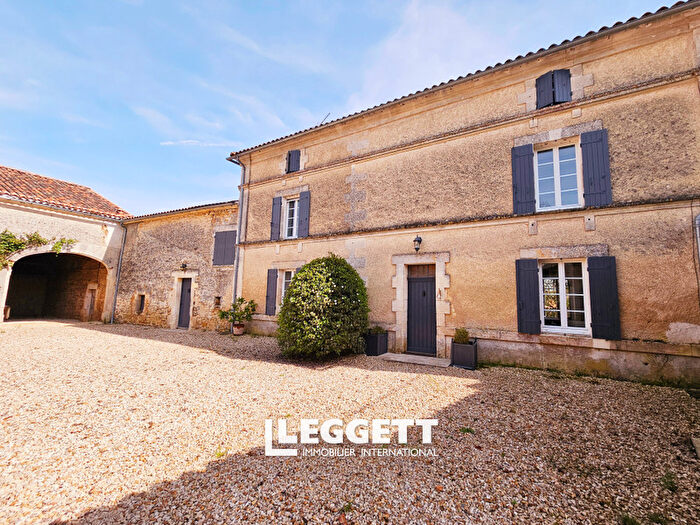 Maison à vendre - Saint-Simeux - 10 pièces - 6 chambres