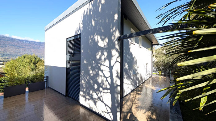 Maison à vendre - Voglans - 5 pièces - 3 chambres