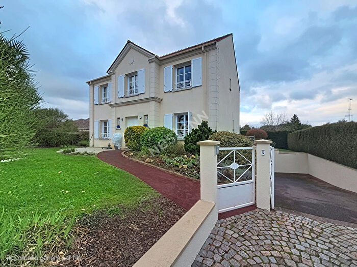 Maison à vendre - Luzarches - 9 pièces - 6 chambres