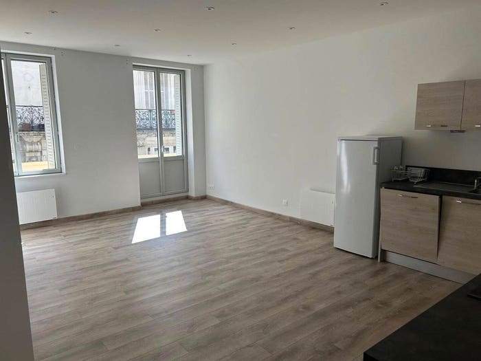 Hôtel de Ville, Vichy : Appartement 3 pièces à louer