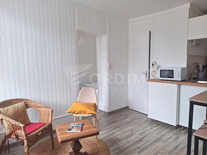 Appartement à louer - Saint-Fargeau - 1 pièce