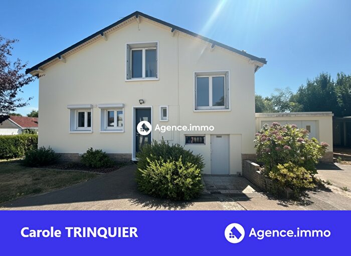 Maison 4 pièces à vendre à Saint-Cyr-sur-Loire, République, Fosses Boissées, Hôtel de ville