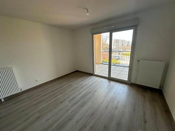 Appartement à louer - Centre-Saint Bonnet-Muissiat, Villefontaine - 2 pièces - 1 chambre