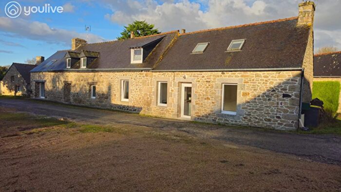 Maison à vendre - Plouagat - 8 pièces - 6 chambres