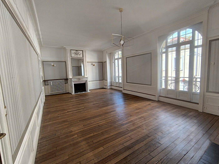Reims, Centre-ville : Appartement 6 pièces à louer