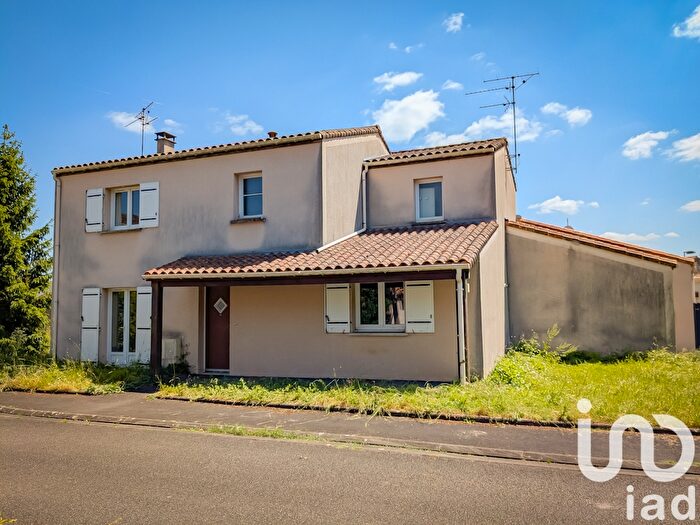 Maison à vendre - Ruelle-sur-Touvre - 6 pièces - 4 chambres