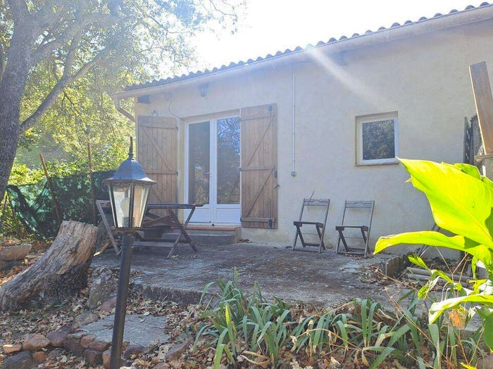 Saint-Laurent-la-Vernède : Appartement 2 pièces à louer