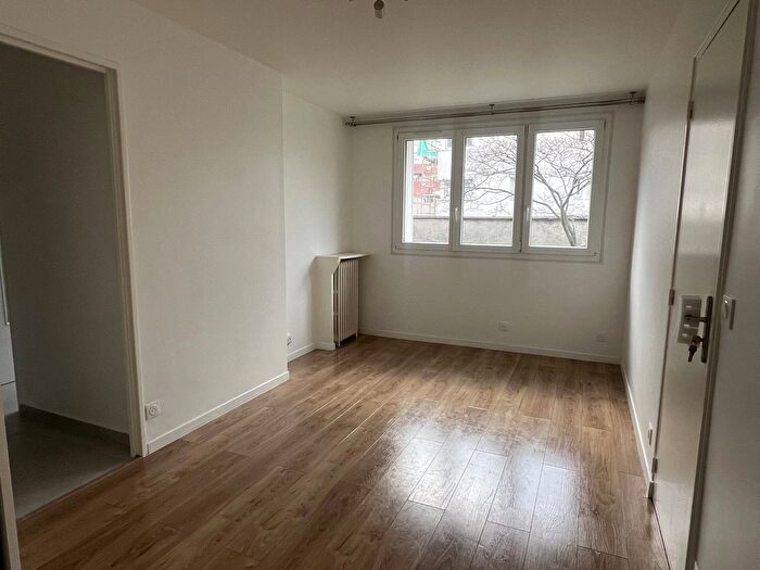Appartement à vendre - Ivry-sur-Seine, Petit Ivry - 2 pièces - 1 chambre