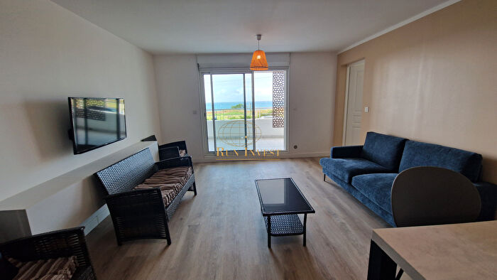 Appartement à louer - Sainte-Suzanne, Centre-ville - 3 pièces - 2 chambres