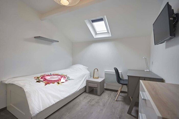 Appartement à louer - Barbâtre-Saint Remy-Verrerie, Reims - 1 pièce