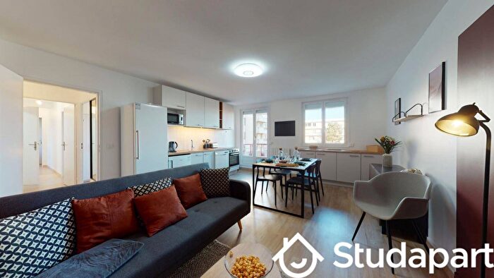 Appartement à louer - Le Plan du Troux, Montigny-le-Bretonneux - 1 pièce - 3 chambres