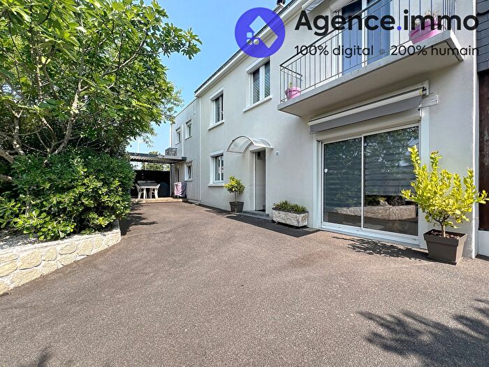 Maison 7 pièces à Parçay-Meslay, à vendre