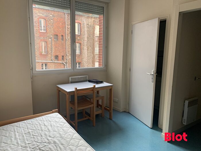 Appartement à louer - Quartiers Centre, Saint-Hélier, Gare - 1 pièce