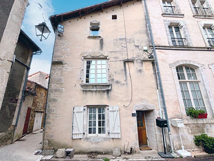 Nanteuil-en-Vallée : Maison 5 pièces à vendre