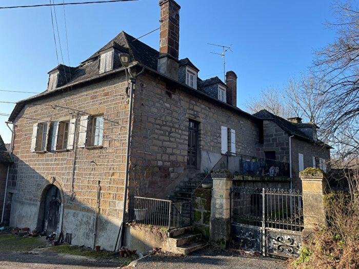 Maison à vendre - Saint-Aulaire - 7 pièces - 5 chambres