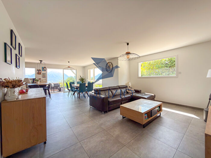 Maison 7 pièces à Etaux, à vendre