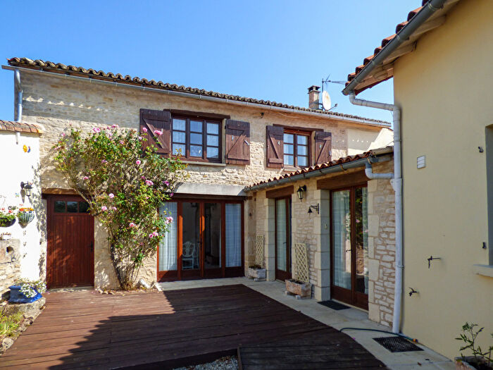 Maison 6 pièces à Pamproux, à vendre
