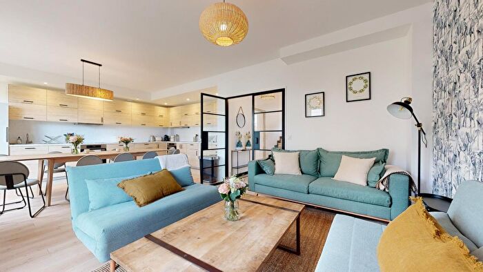 Appartement 12 pièces à Quartiers Sud-Ouest, La Madeleine, à louer
