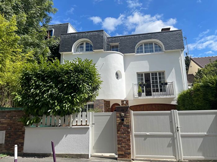 Maison à louer - Cachan, Centre-ville - 12 pièces - 9 chambres