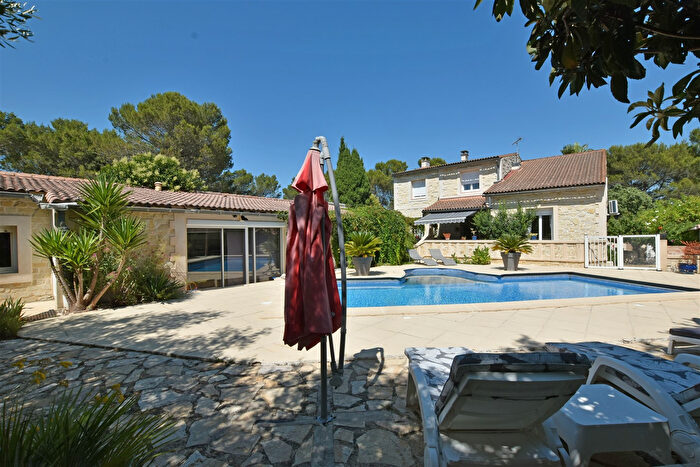 Maison à vendre - Vergèze - 8 pièces - 6 chambres