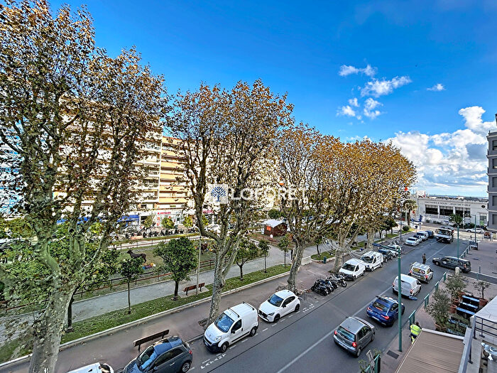 Appartement à louer - Menton, Hôtel de Ville, Vieille Ville, Musée, Madone, Carnolès - 2 pièces - 1 chambre
