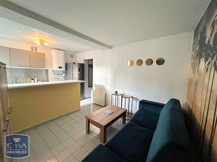 Appartement à louer - Corbeil-Essonnes, Tarterêts - 2 pièces - 1 chambre