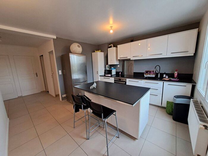 Appartement à louer - Cusset, Villeurbanne - 3 pièces - 3 chambres