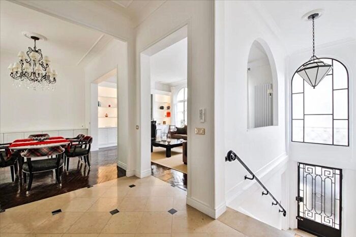 Maison à louer - Neuilly-sur-Seine, Parc de Neuilly - 7 pièces - 5 chambres