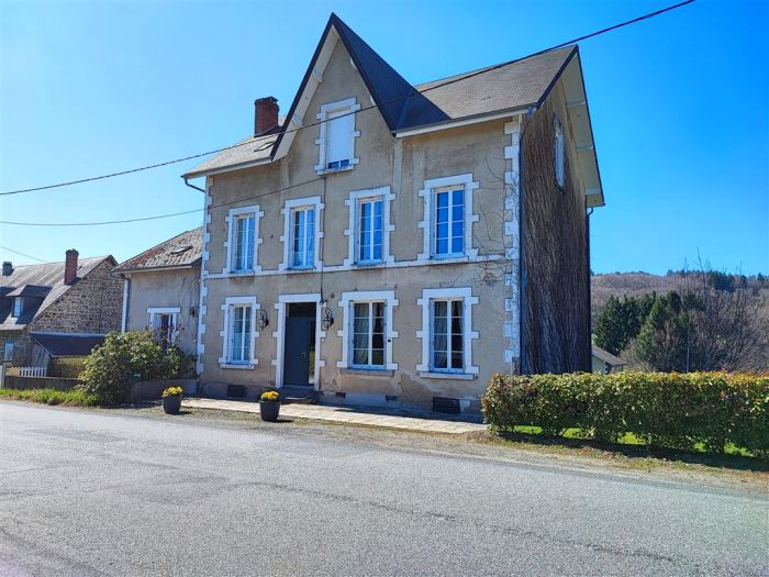 Maison à vendre - La Courtine - 9 pièces - 6 chambres