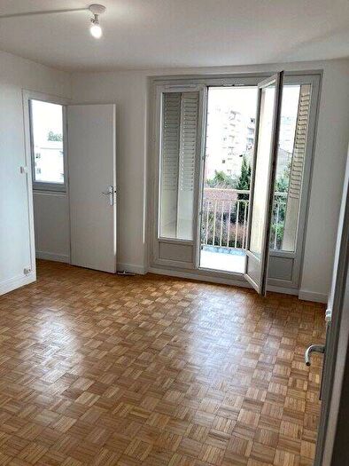 Appartement à louer - La Pagère-Bron Église-Le Terraillon-Saint Jean - 3 pièces - 2 chambres