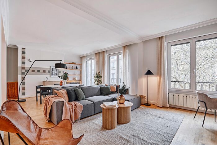 Appartement à louer - Paris e , Muette-Nord, Trocadéro - 4 pièces - 3 chambres