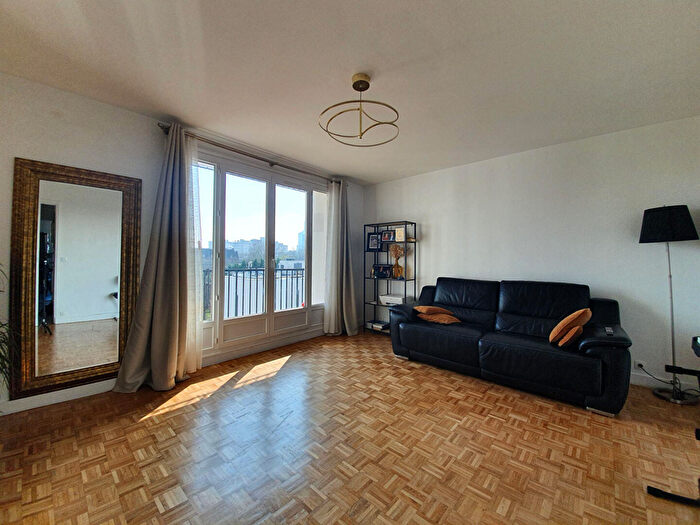 Appartement 3 pièces à louer à Courbevoie, Marceau République