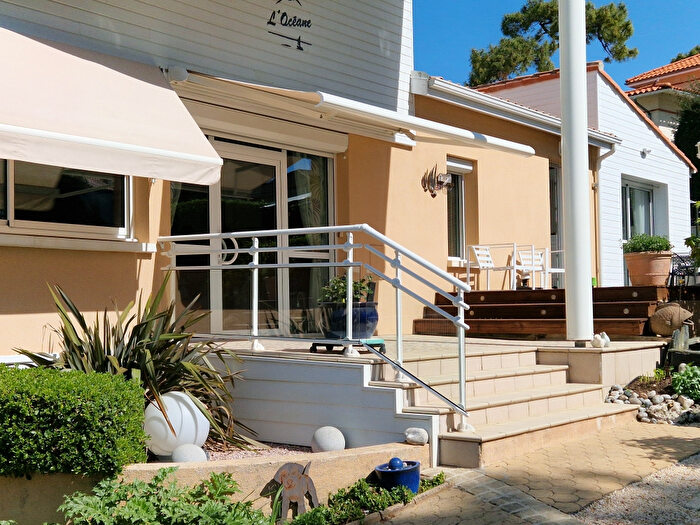 Maison à vendre - Saint-Georges-de-Didonne - 7 pièces - 4 chambres